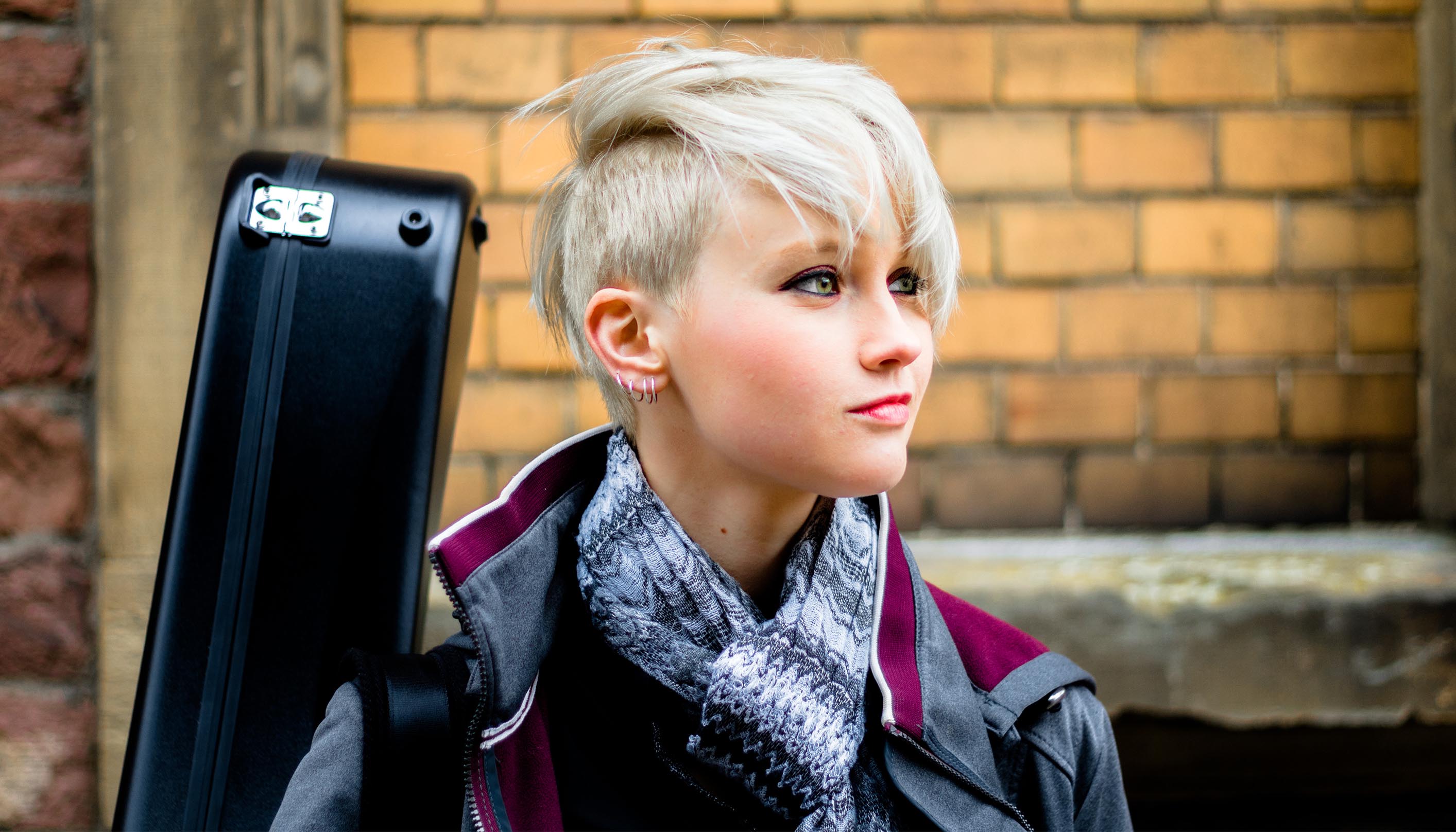 Stephanie Jones — Klassikgitarrist – Siccas Guitars
